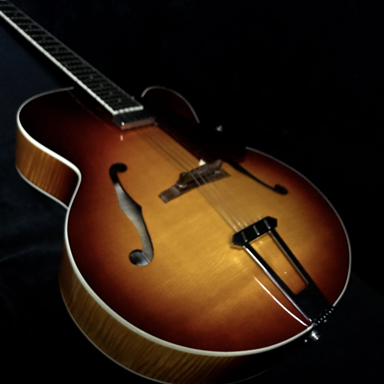 Gibson Solid Formed 17″ Venetian Cutaway Archtop Acoustic-electric ...