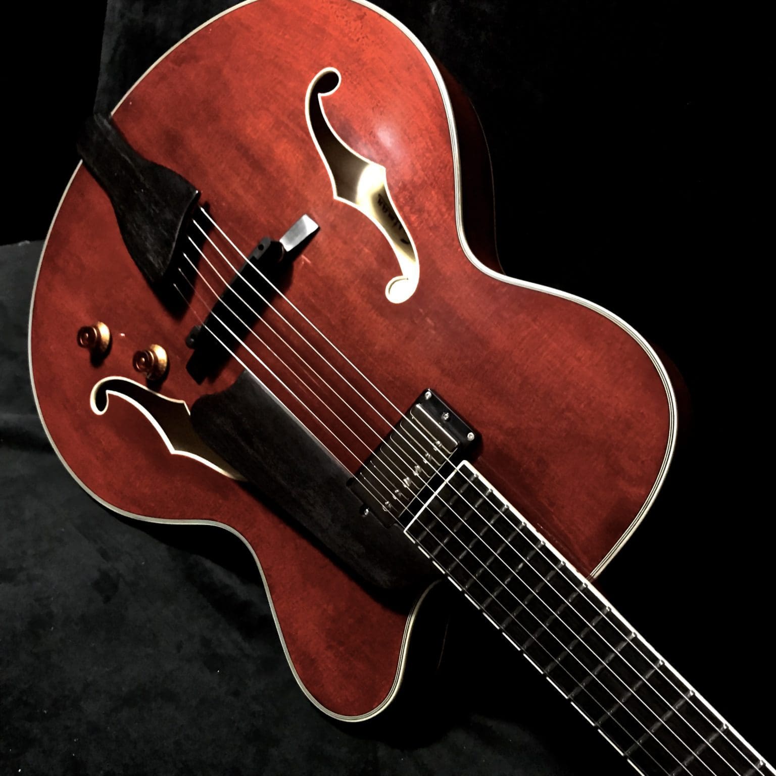Archtop Guitars | Guitars 'n Jazz