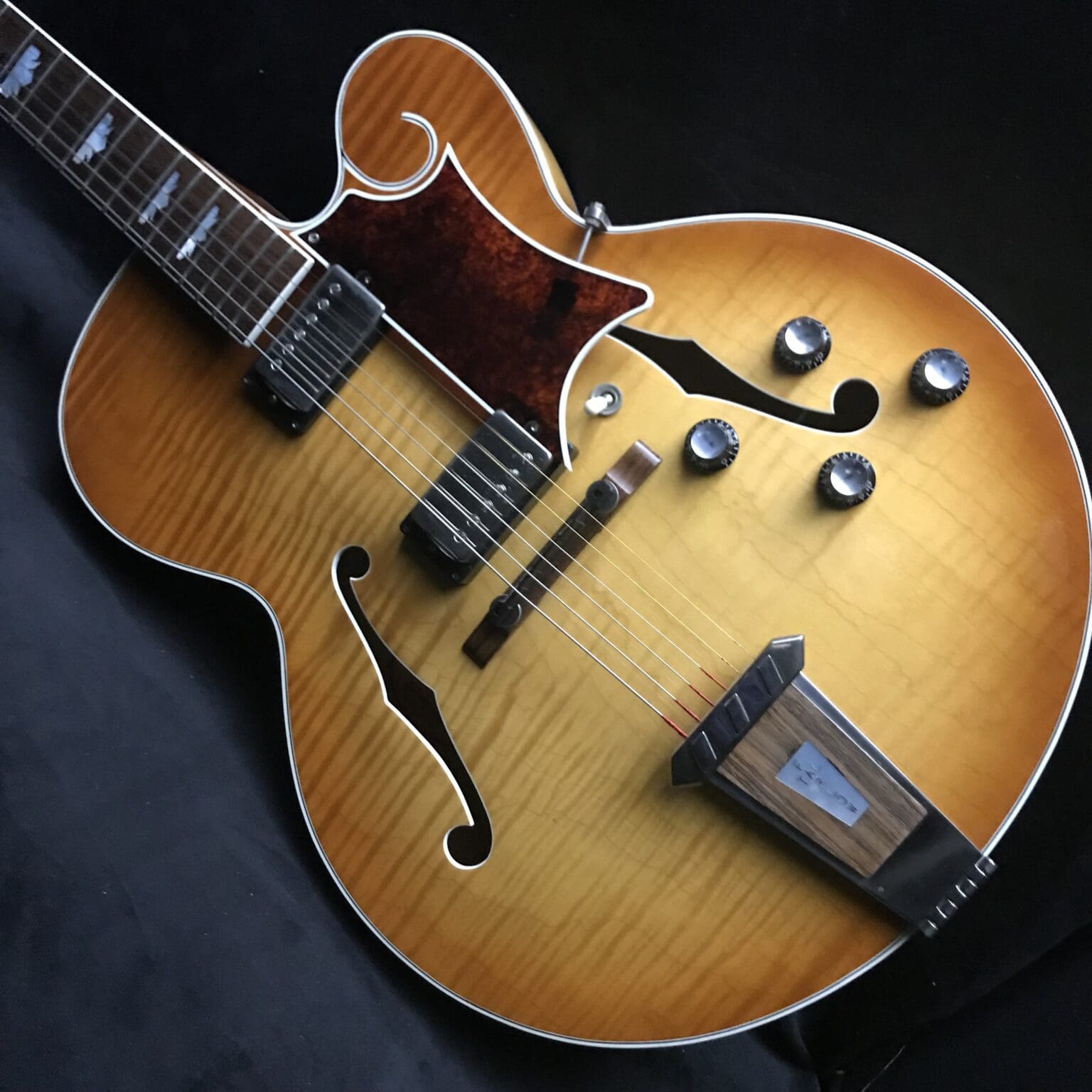Archtop Guitars — Guitars 'n Jazz